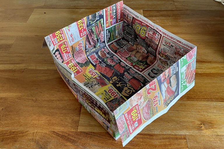A4コピー用紙を折って作る「ルマルシャンのゴミ箱」でテーブルの上が片付く | CO-BONNO コボンノ